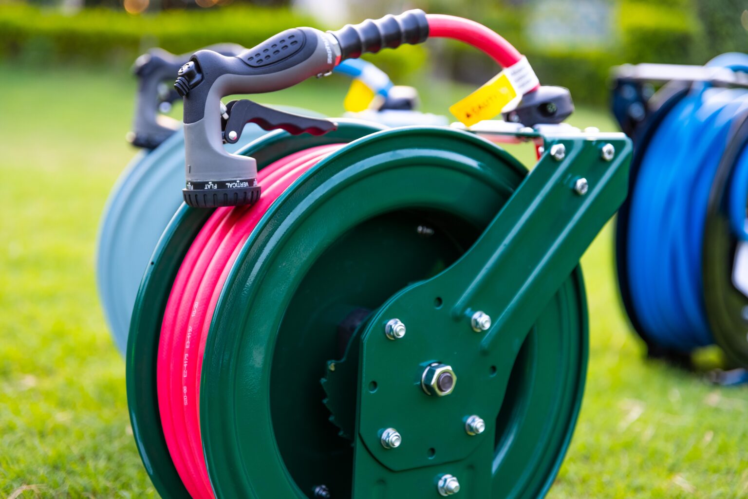 » Auto-retractable Water Hose Reel (Heavy-Duty | Multiple Colors)